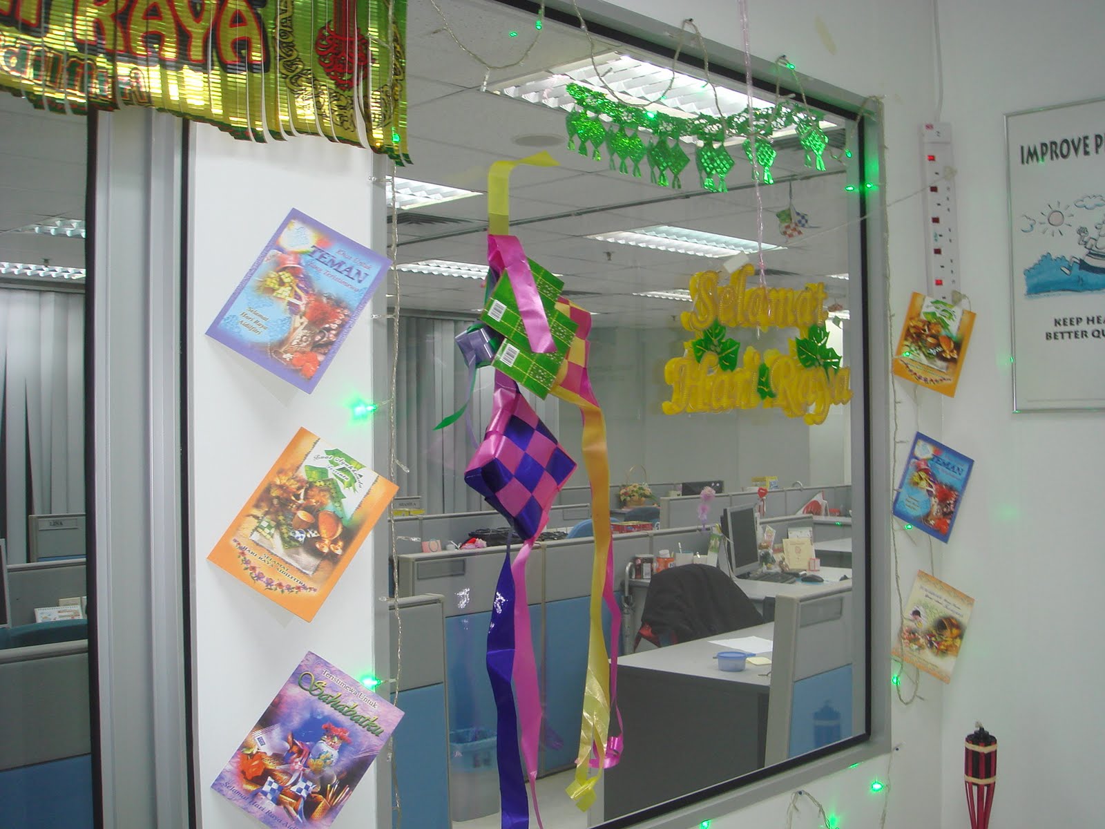 Farah Ruhaida: Deco raya @ office- We did it!!