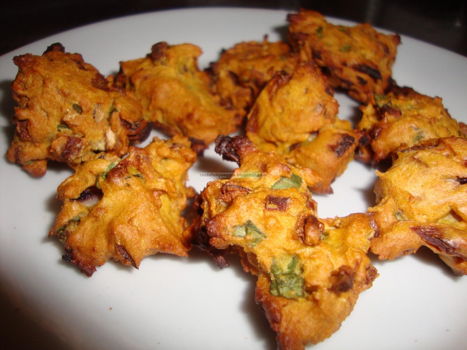 Tastefully Veggie ...: Low Fat Onion Pakora (Pakoda)