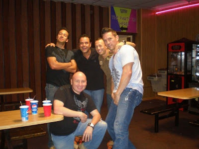 HOWIE DOROUGH: New Pics Never Seen With His Brother Johnny ...