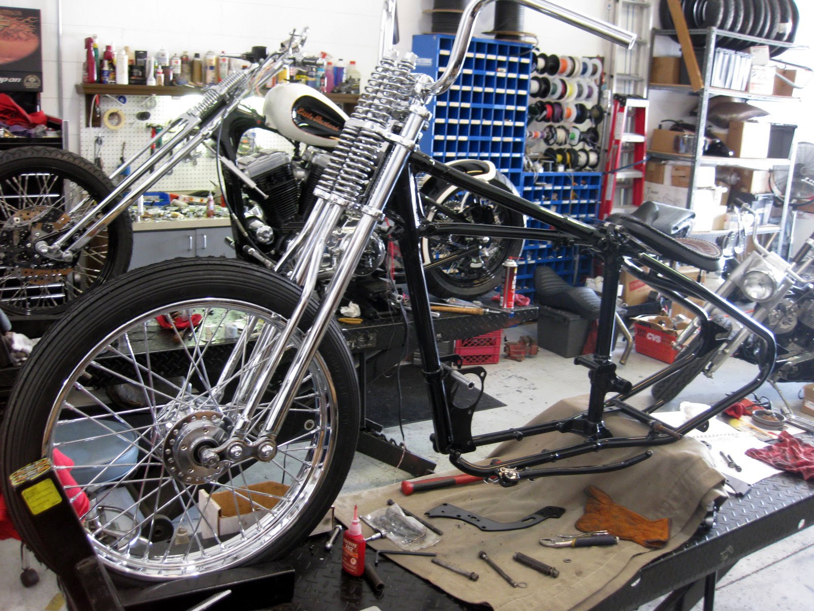 JD's Custom Cycles: "Gold Digger"