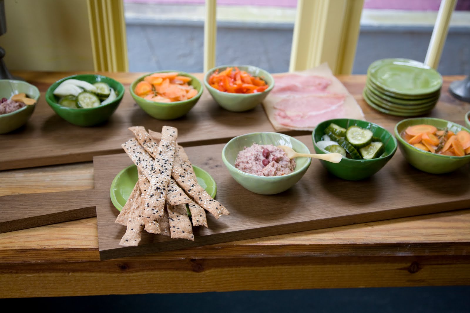 Hugh Cooks Food: spring luncheon on the patio