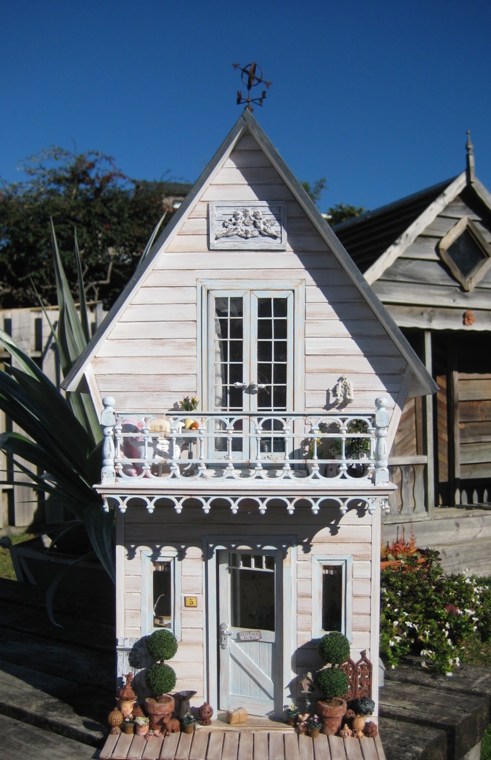 Liberty Biberty: Outside the Shabby House