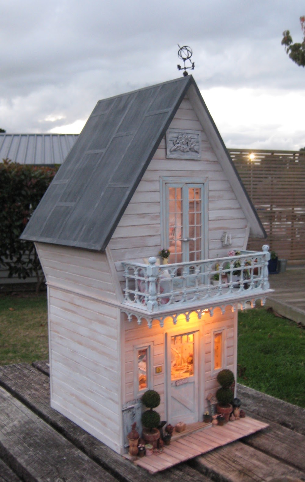 Liberty Biberty: Outside the Shabby House