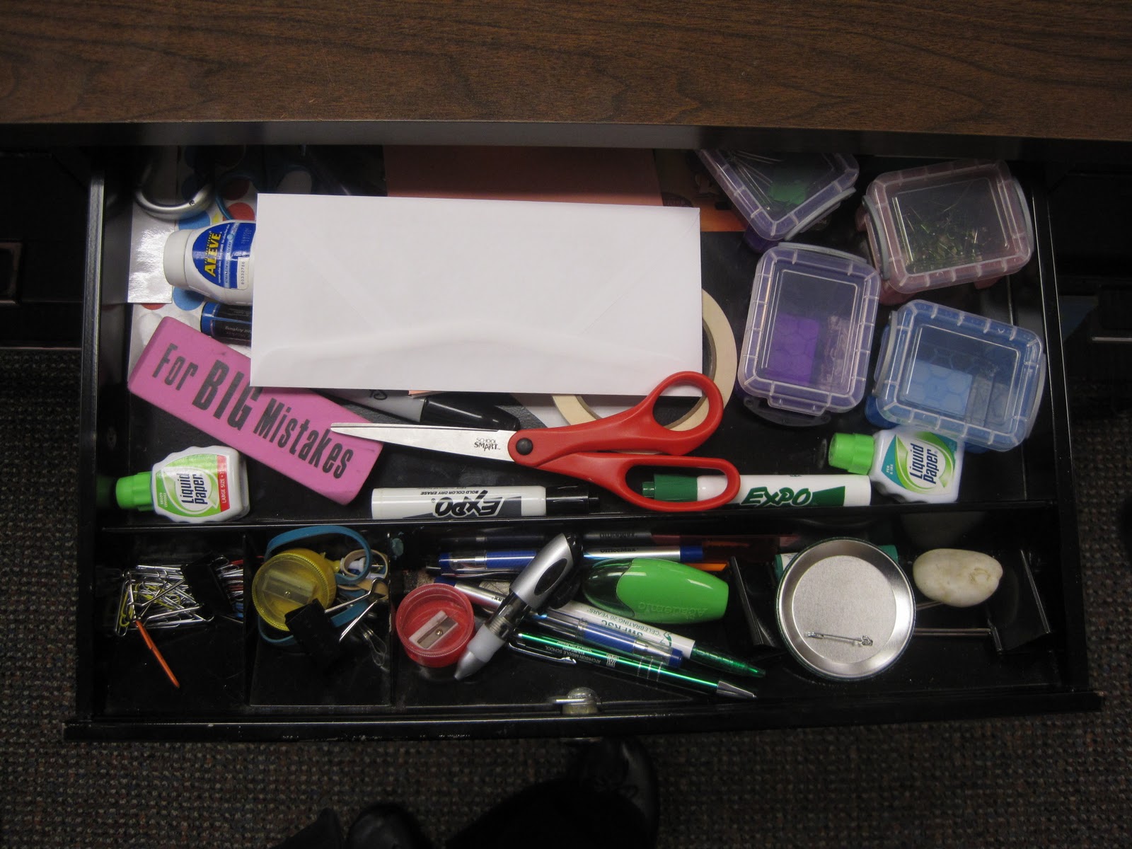 Crafts and Crap: Desk Organization