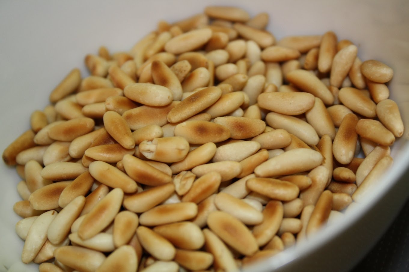 AL CALOR DEL FOGÓN: Ensalada de queso feta, piñones y manzanas