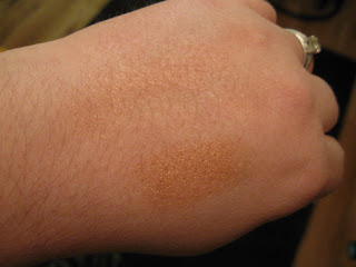 latinainglesa: MAC Trace Gold Blush...
