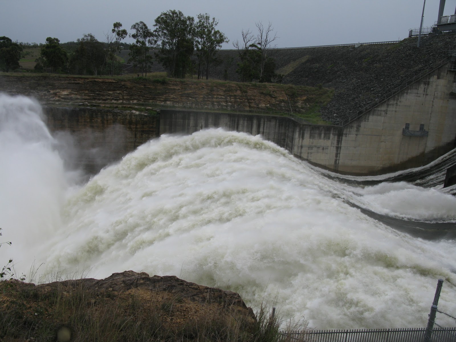 Tarry Home: Wivenhoe Dam Spilliage: October 2010