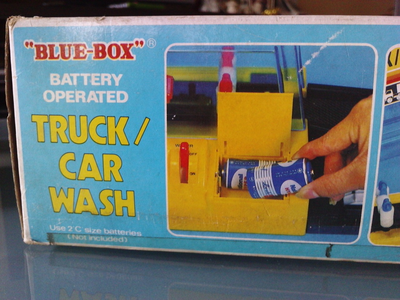 Collecting 12 inch toys: Vintage 'Blue-Box' truck/car wash