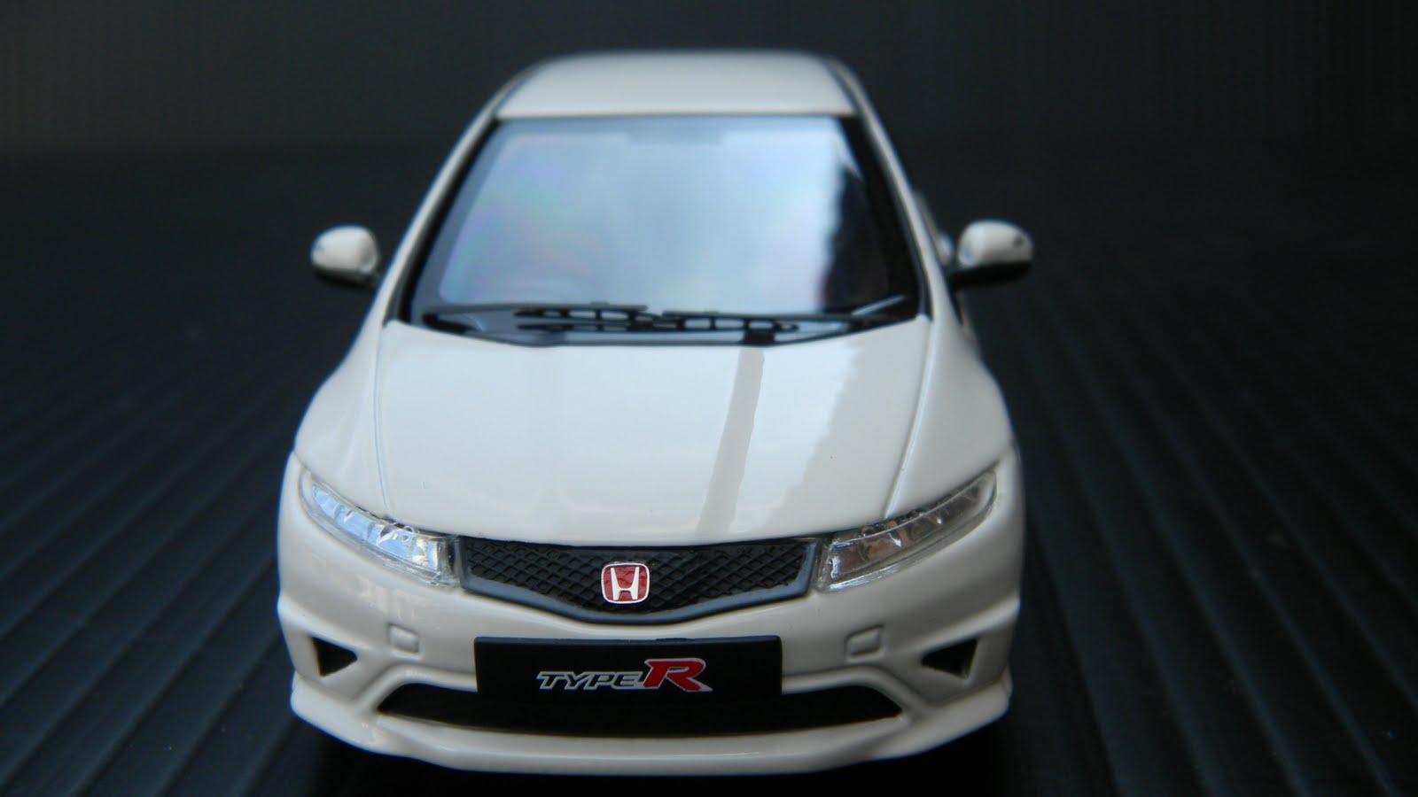118 MODELS: Ebbro Honda Civic Type R Euro