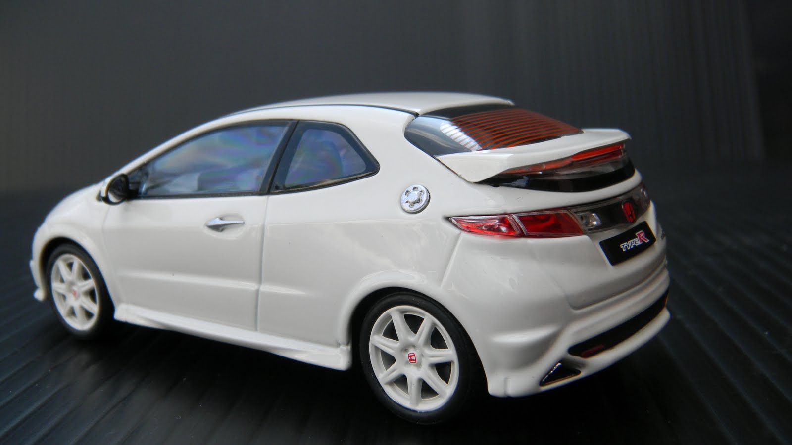 118 MODELS: Ebbro Honda Civic Type R Euro