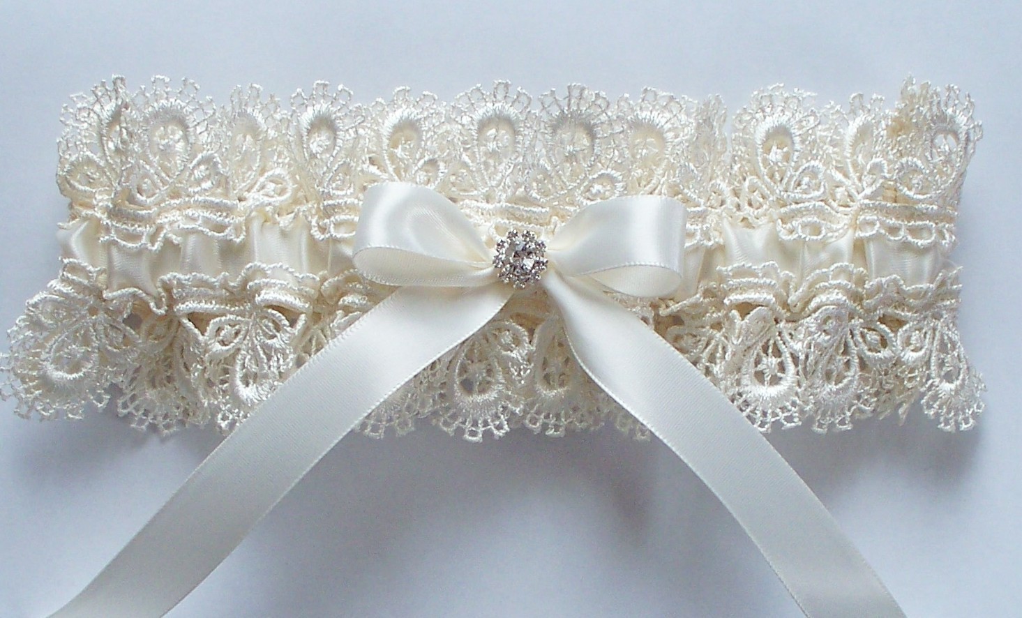 A Diorable Wedding: getting a garter