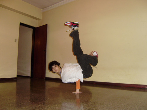 Kenalin Seni Dancing: Belajar Air chair Dalam Breakdance