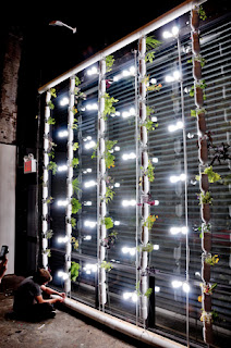 aGROWculture: Window Farming: Growing Food in your Flat