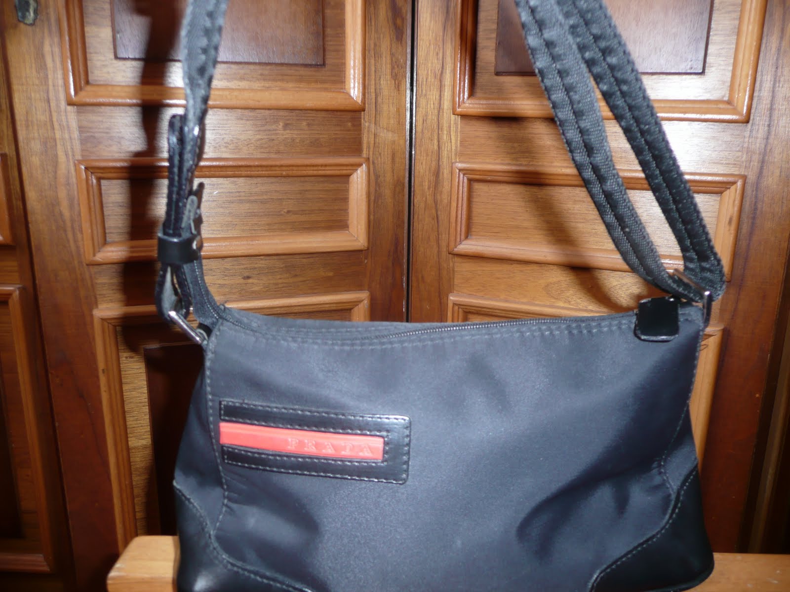 HAINE FAINE RAU DE TOT!!!: geanta PRADA -80lei REDUCERE 50%=40lei