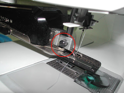 Stitches and Seams: Singer Buttonholer, Part Deux