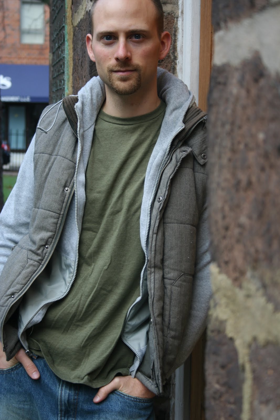 grey door: ::hitting the big time:: chris dickson