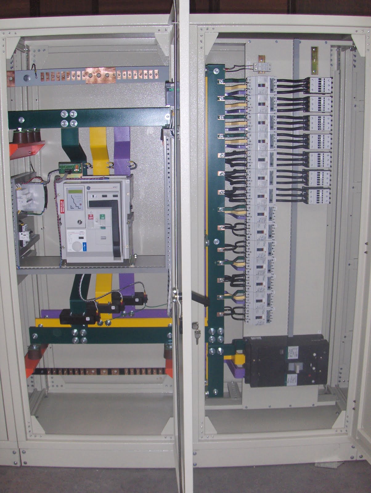 Yasser Montero Florín: TABLERO DE DISTRIBUCIÓN 3F-208V-2000A