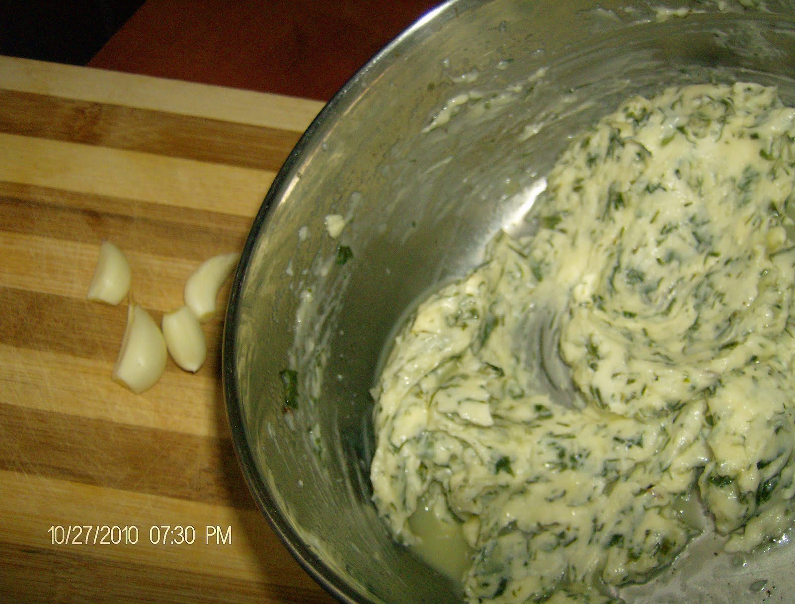 Aroma si savoare: Painici de casa, unt aromat si crema de branza cu chimen