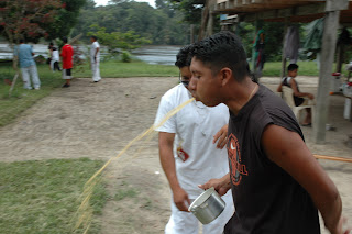 Chez les Wayanas: C'est la fête