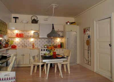 Pubdolls: Polly Line's new kitchen