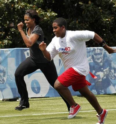 Damn Thats Funny: Michelle Obama Plays Football With Tony Dungy