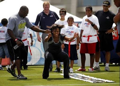 Damn Thats Funny: Michelle Obama Plays Football With Tony Dungy