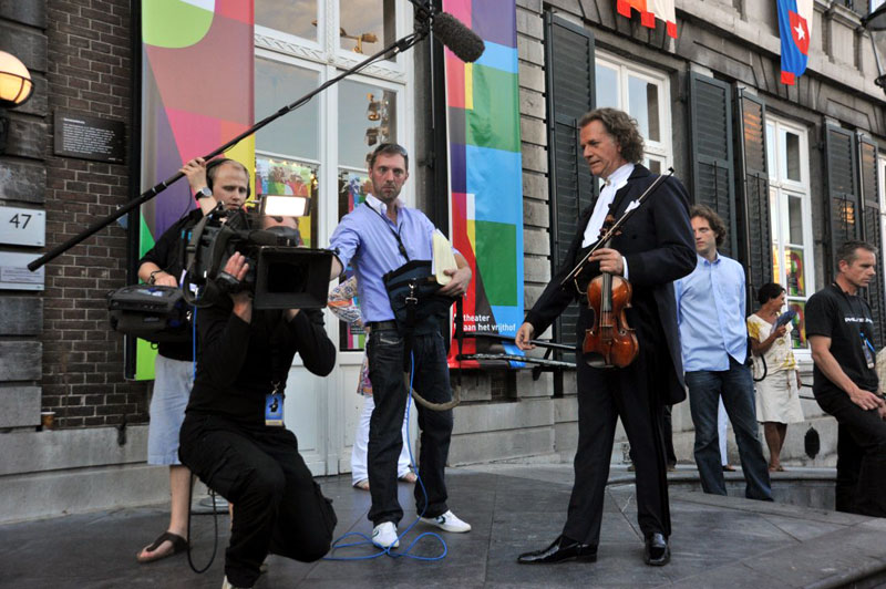 ANDRE RIEU FAN SITE THE HARMONY PARLOR: Small Fire On Stage At André ...