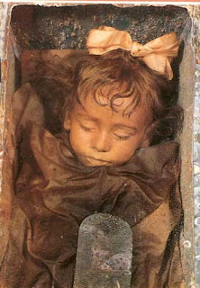 Des-filles-ni-sion: Adipocire