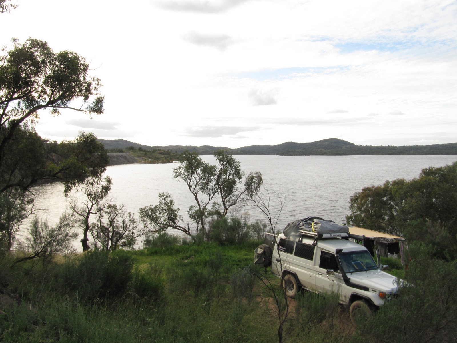Oz360 - Tom and Amy explore Australia: CAMPSITE # 2 - Pindari Dam - our ...