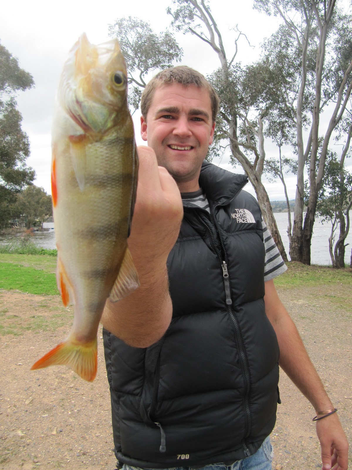 Oz360 - Tom and Amy explore Australia: CAMPSITE # 13 - Burrinjuck Dam