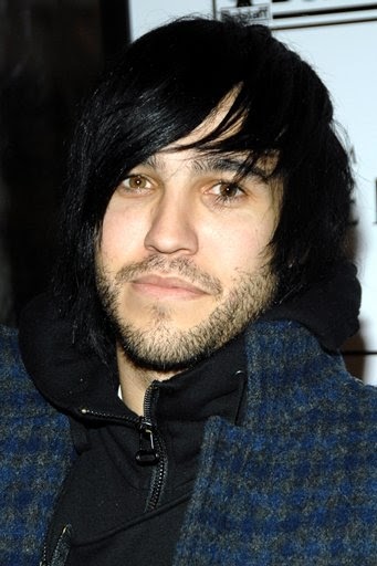 Pete Wentz Emo Hair Pete Wentz 'Kills Off Emo' With Onstage Haircut ...
