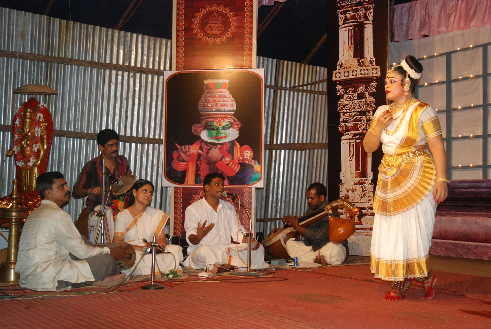 Ramesh Menon's Clicks and Writes: Mind Speaks - Mahanavami Maholsavam ...