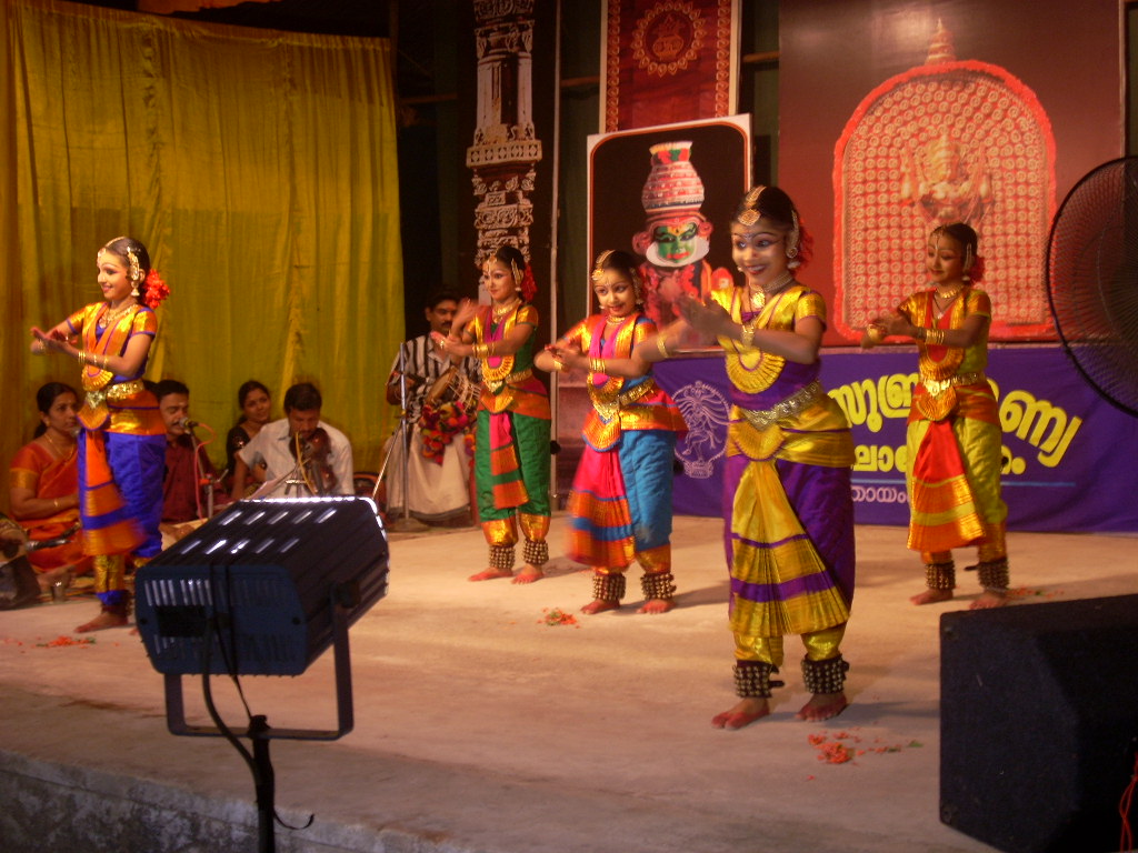 Ramesh Menon's Clicks and Writes: Photo Speaks - Mahanavami Maholsavam ...