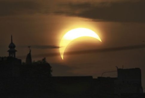 ΤΑΞΙΔΙ ΣΤΟ ΔΙΑΣΤΗΜΑ SPACENEWS BLOG: ΑΡΧΙΣΕ Η ΜΕΡΙΚΗ ΕΚΛΕΙΨΗ ΗΛΙΟΥ!