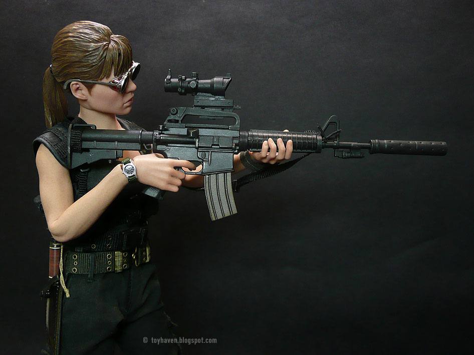 toyhaven: Hot Toys T2 Sarah Connor Review II