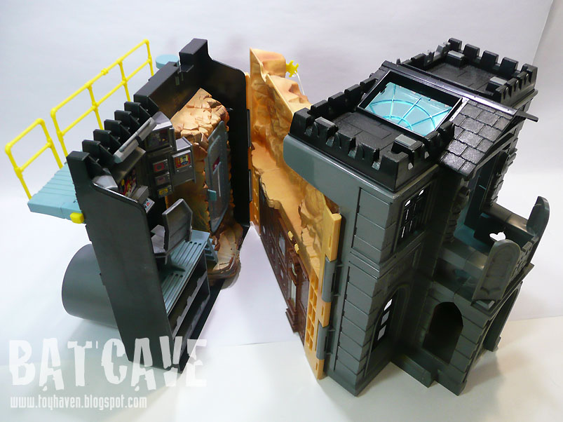 toyhaven: Surprise Buy @ STGCC 2010: Mattel Batman Batcave Playset