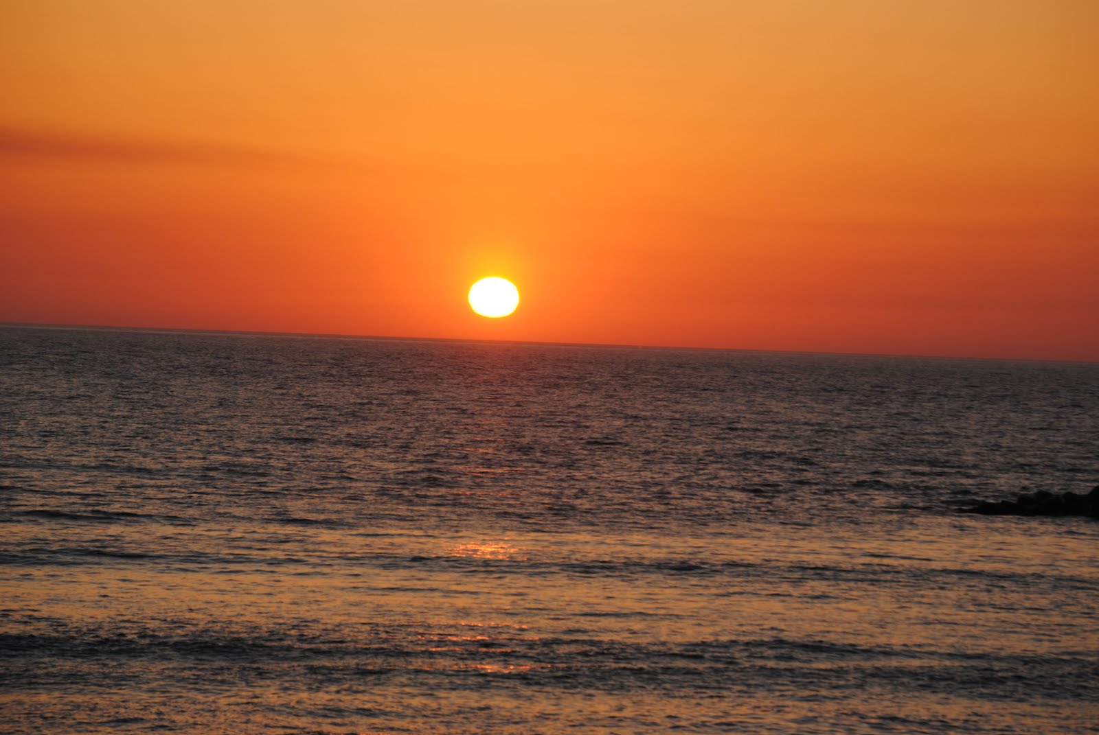 Histórias em Fragmentos: ASSIM TERMINA UM DIA DE SOL INTENSO