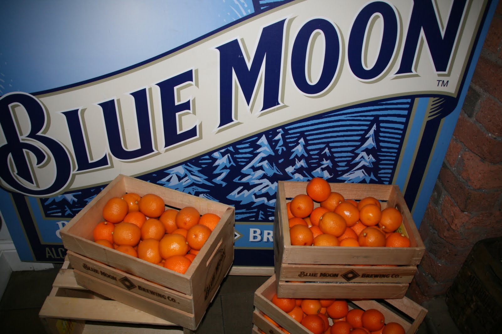 Are You Tasting the Pith?: Blue Moon - It's All About The Serve