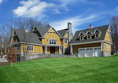 Real Estate in the Northeastern US: Country Chalet in Connecticut