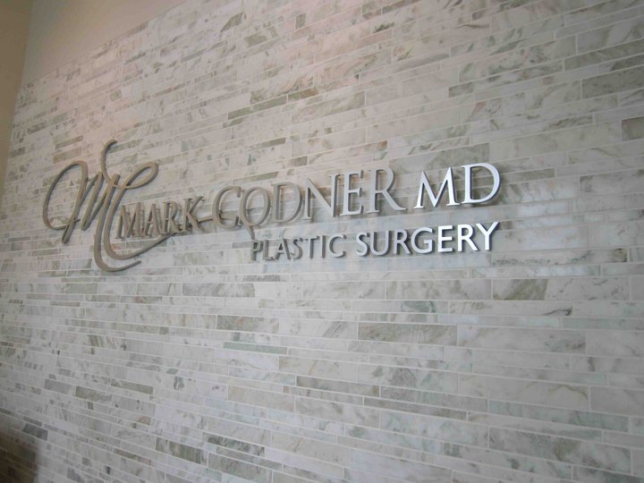 Revista Cirujanos Plásticos: Consultorios de los Cirujanos Plásticos