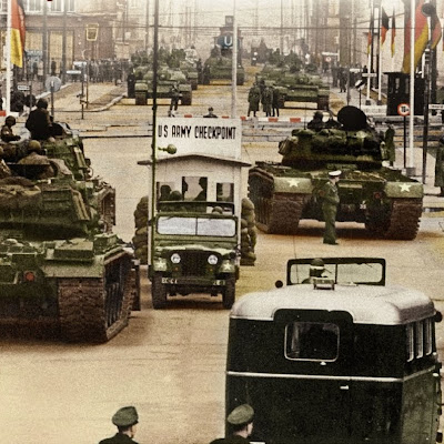 Sentado frente al Mundo: El incidente de Checkpoint Charlie