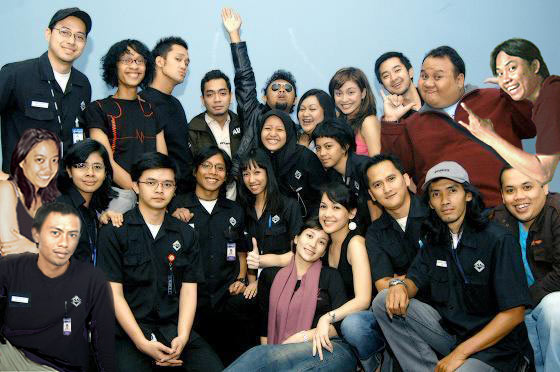 Tanah Air Surga: crew & para anggota syuting di trans tv.