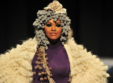 Deartebea. De todo...: El tejido y la Moda Andina de Perú