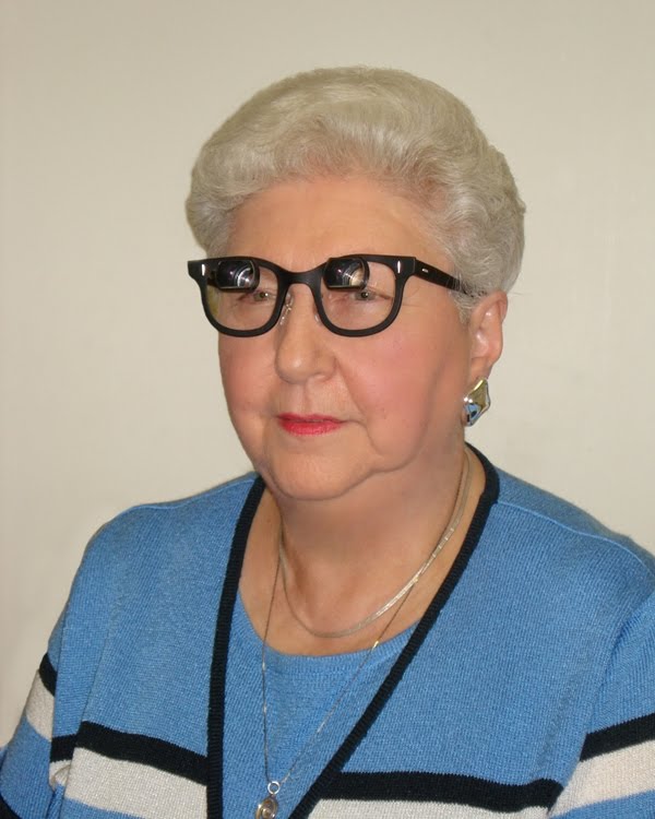 Macular Degeneration Help Woman With Macular Degeneration Is Able To macular-degeneration-help-woman-with-macular-degeneration-is-able-to