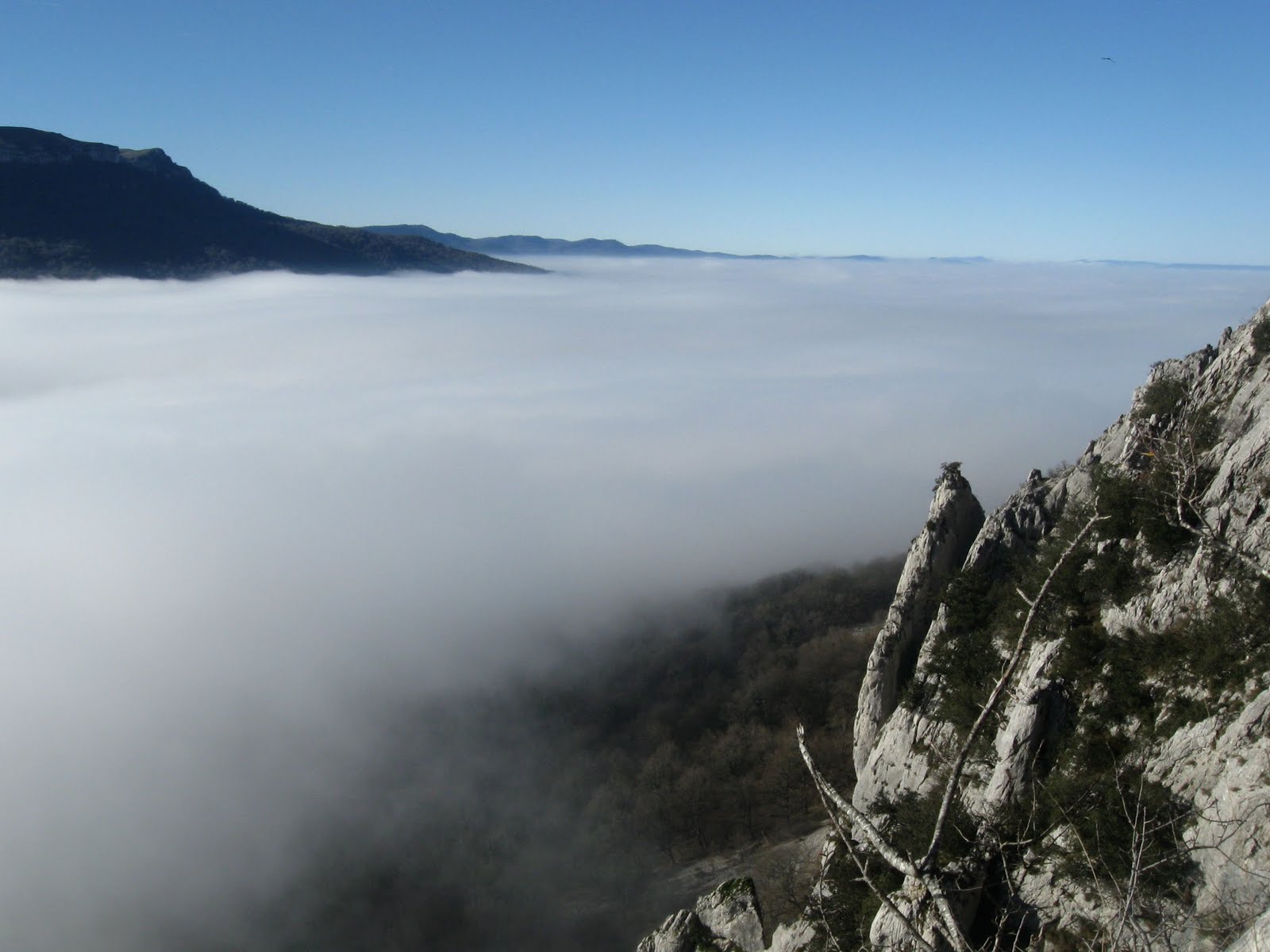 PASEANDO CACHARROS: Egino Paloma + Azor 150m 6a