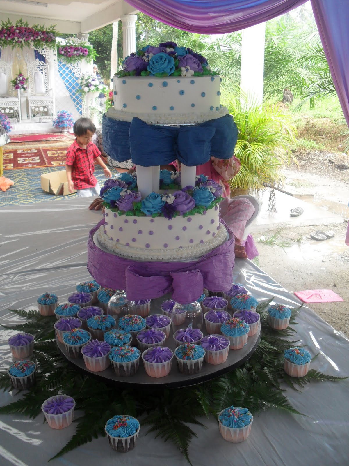 ..:Anissya Cakes:..: Kek Kahwin tema Purple & Blue