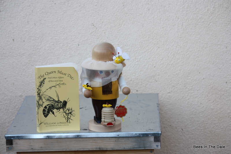 The Buzz In The Dale: A Bee-ful Christmas