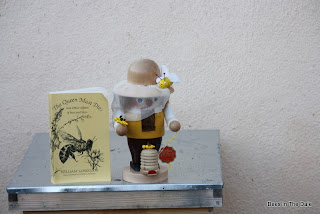 The Buzz In The Dale: A Bee-ful Christmas