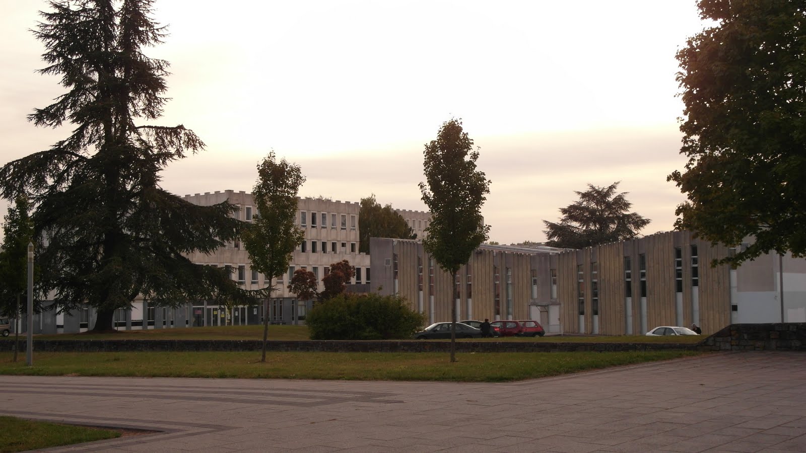 來去法國!!: Université de Poitiers 號稱六百年的大學!!