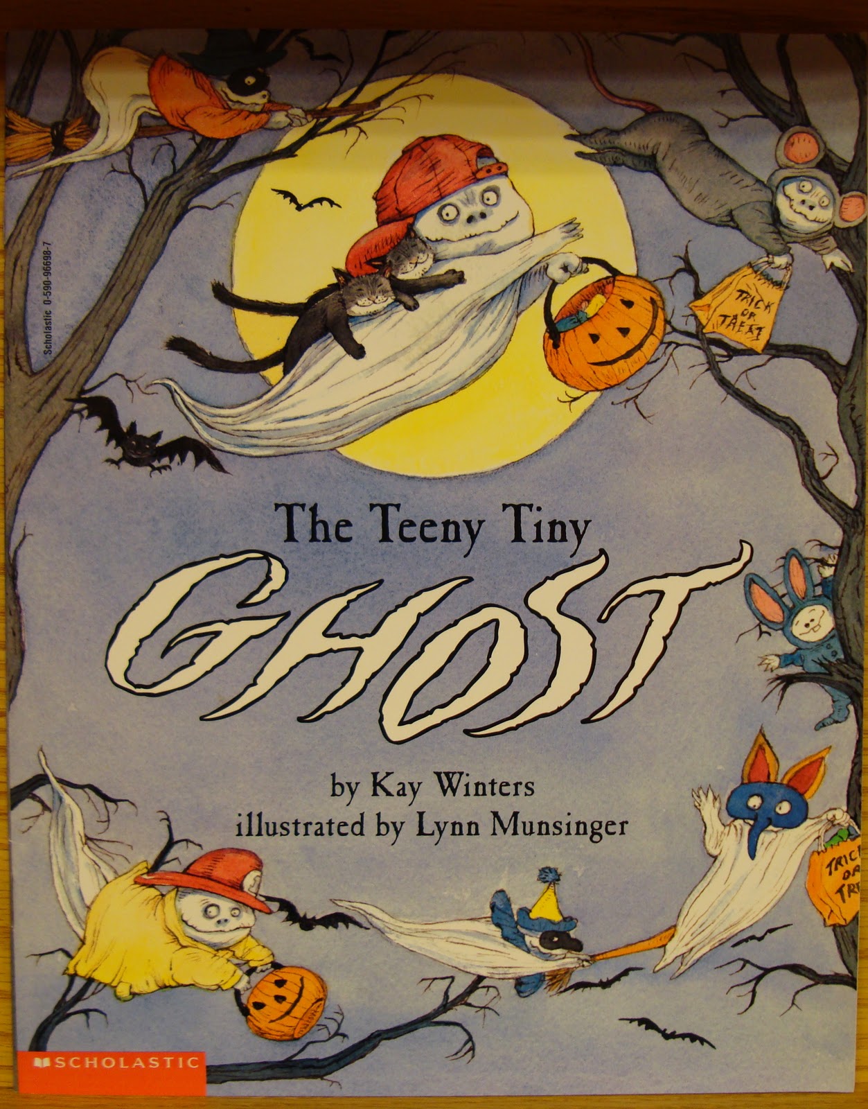 Picturebooks Everyday: The Teeny Tiny Ghost